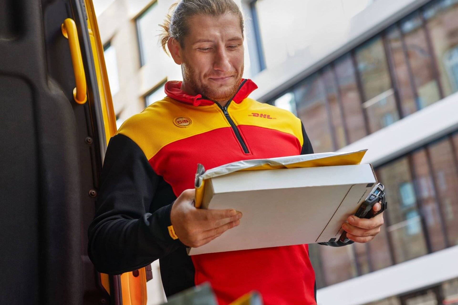 Send a parcel | DHL eCommerce